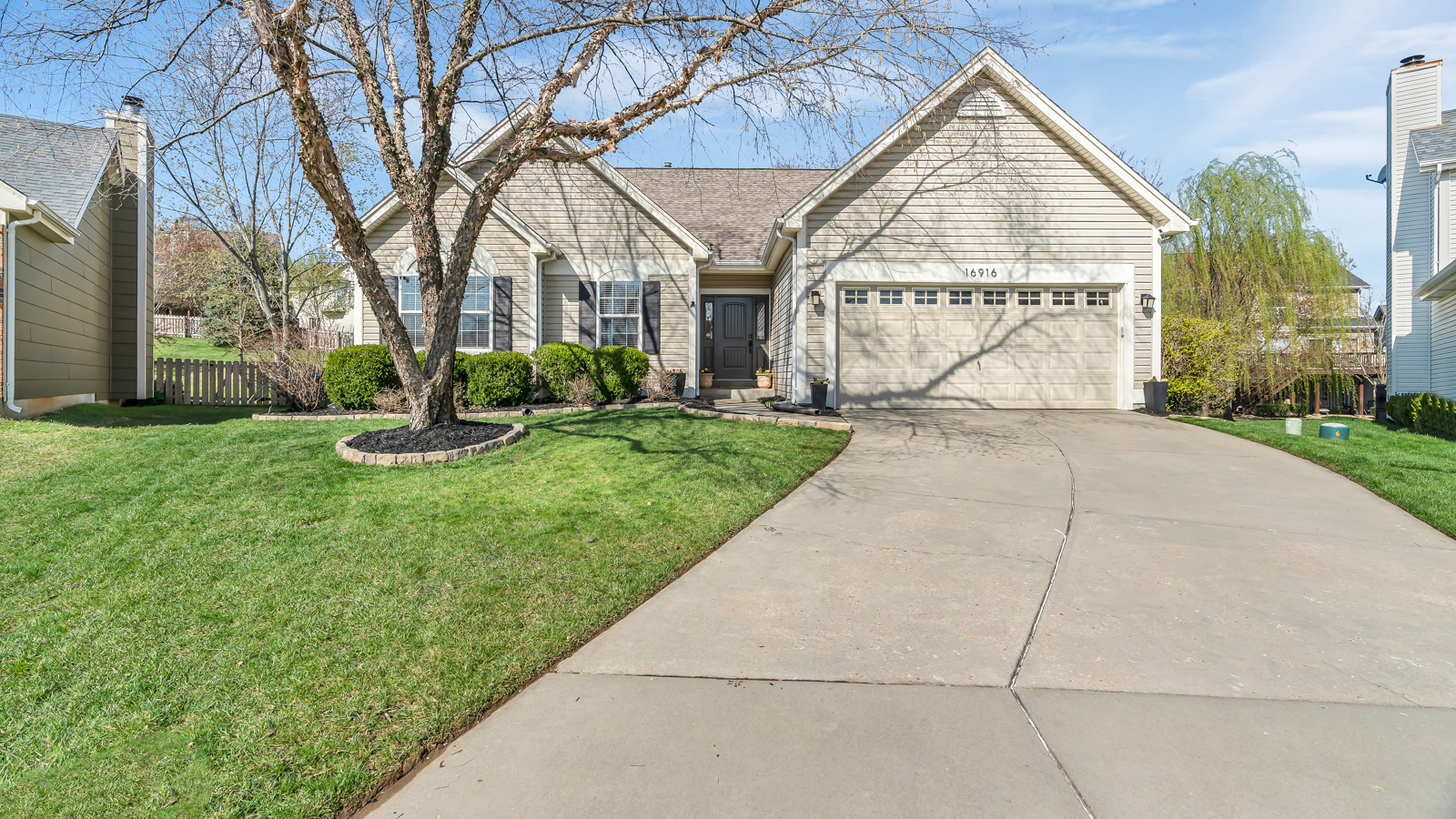 The Buscher Team at Worth Clark Realty